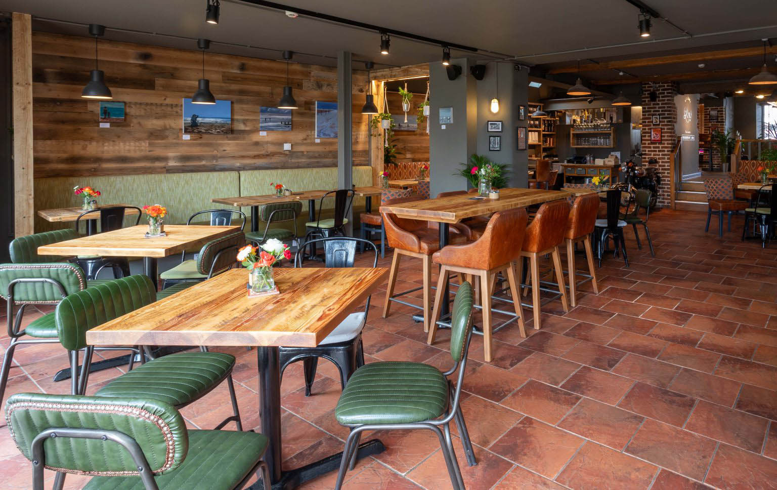 The Lion's Den Midhurst - The Lion's Den Cafe